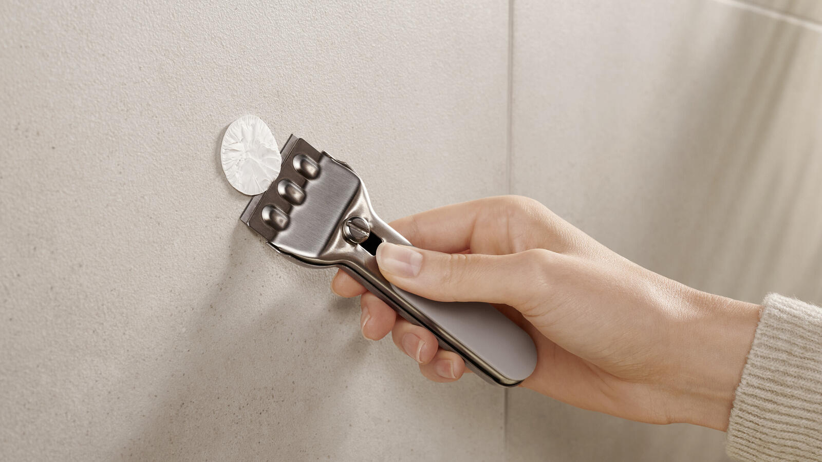 tesa Handtuchhaken MOON schwarz | playox.de